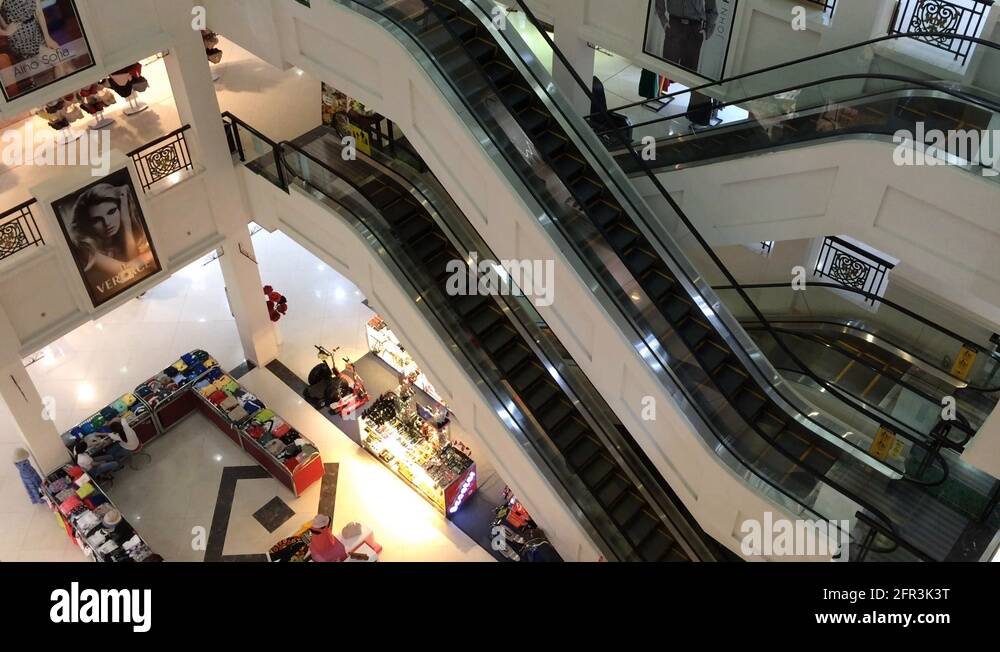 Plaza imperial Stock Videos & Footage - HD and 4K Video Clips - Alamy