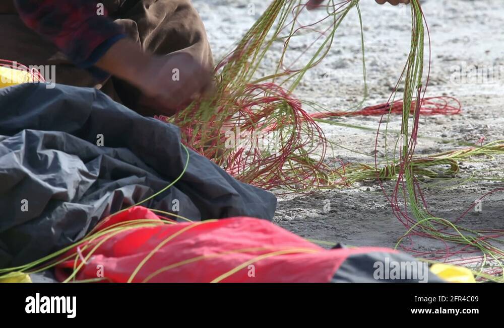 Parachute lines Stock Videos & Footage - HD and 4K Video Clips - Alamy