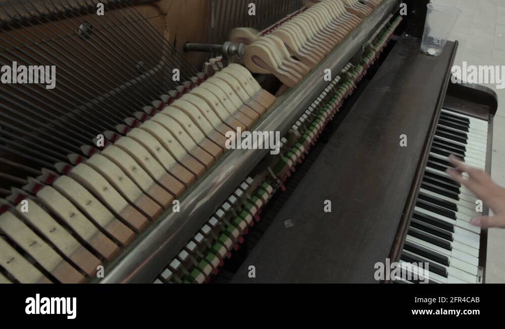 Busker piano Stock Videos & Footage - HD and 4K Video Clips - Alamy