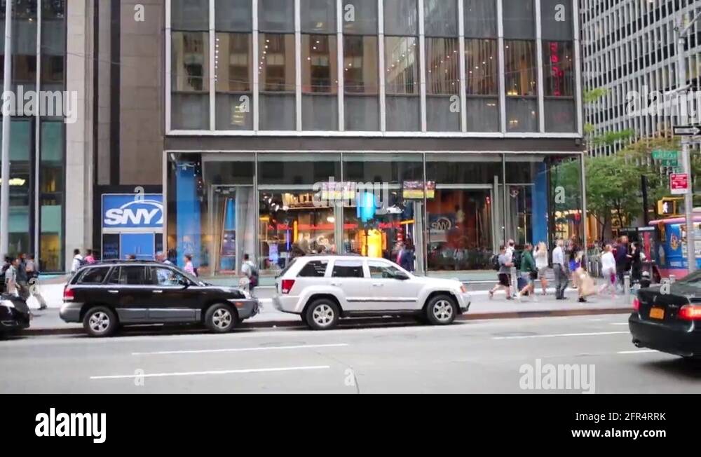 Shops usa flags Stock Videos & Footage - HD and 4K Video Clips - Alamy