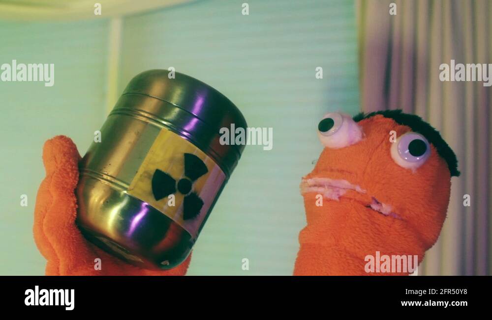 Canister radioactive Stock Videos & Footage - HD and 4K Video Clips - Alamy