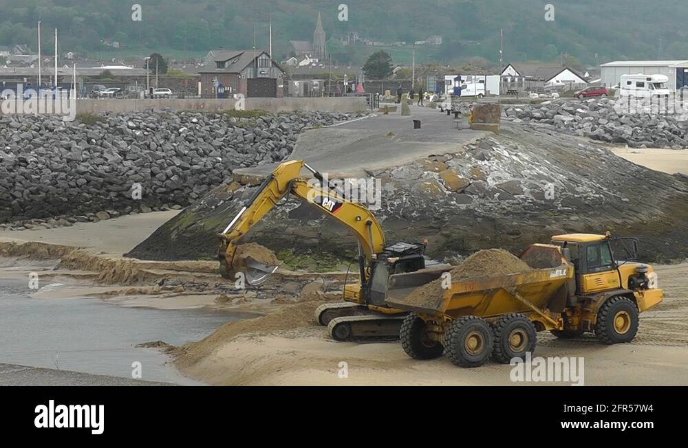 Digging for britain Stock Videos & Footage - HD and 4K Video Clips - Alamy