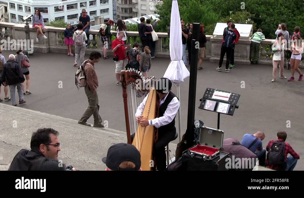 Busker paris Stock Videos & Footage - HD and 4K Video Clips - Alamy