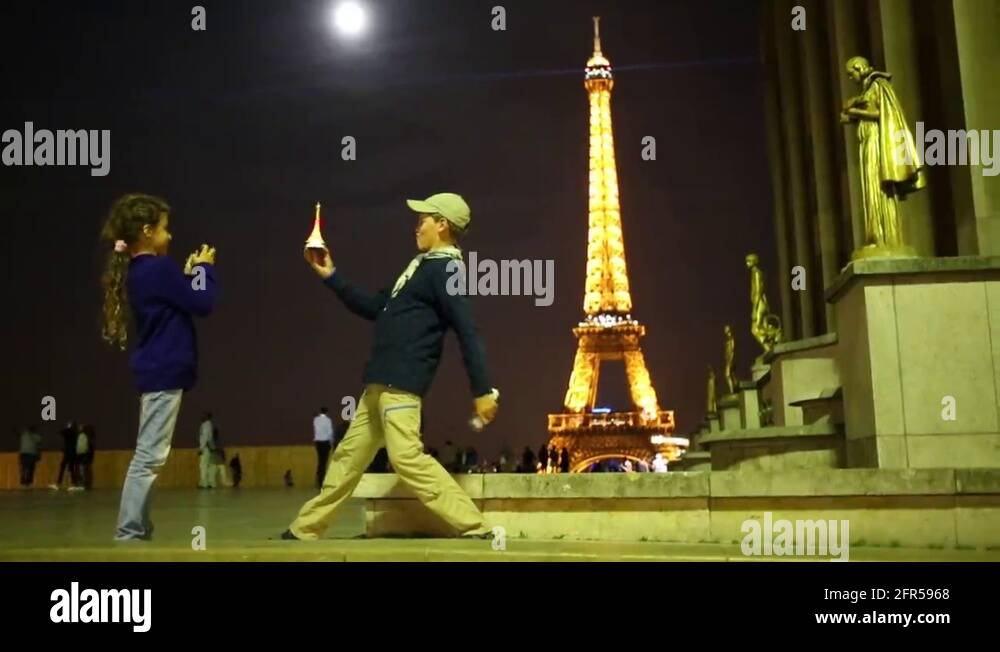 Eiffel tower and fun Stock Videos & Footage - HD and 4K Video Clips - Alamy
