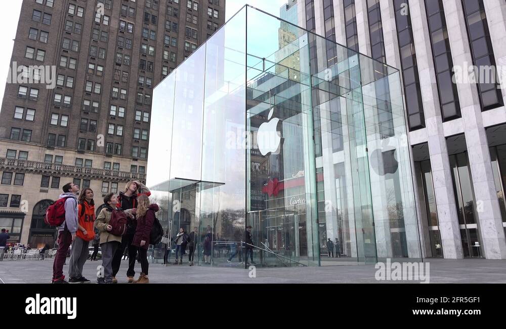 Apple Store in downtown New York City in daylight 4k Stock Video ...
