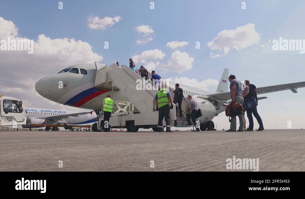 Passengers board a plane Stock Videos & Footage - HD and 4K Video Clips ...