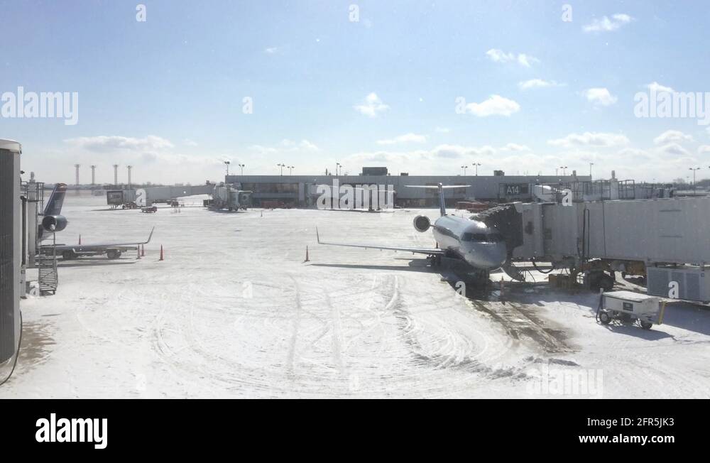Snow covered airport Stock Videos & Footage - HD and 4K Video Clips - Alamy