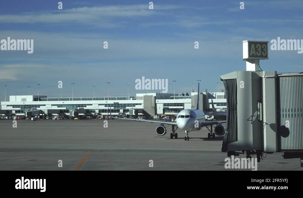 Aircraft gate Stock Videos & Footage - HD and 4K Video Clips - Alamy