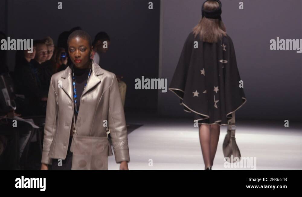 Runway models Stock Videos & Footage - HD and 4K Video Clips - Alamy