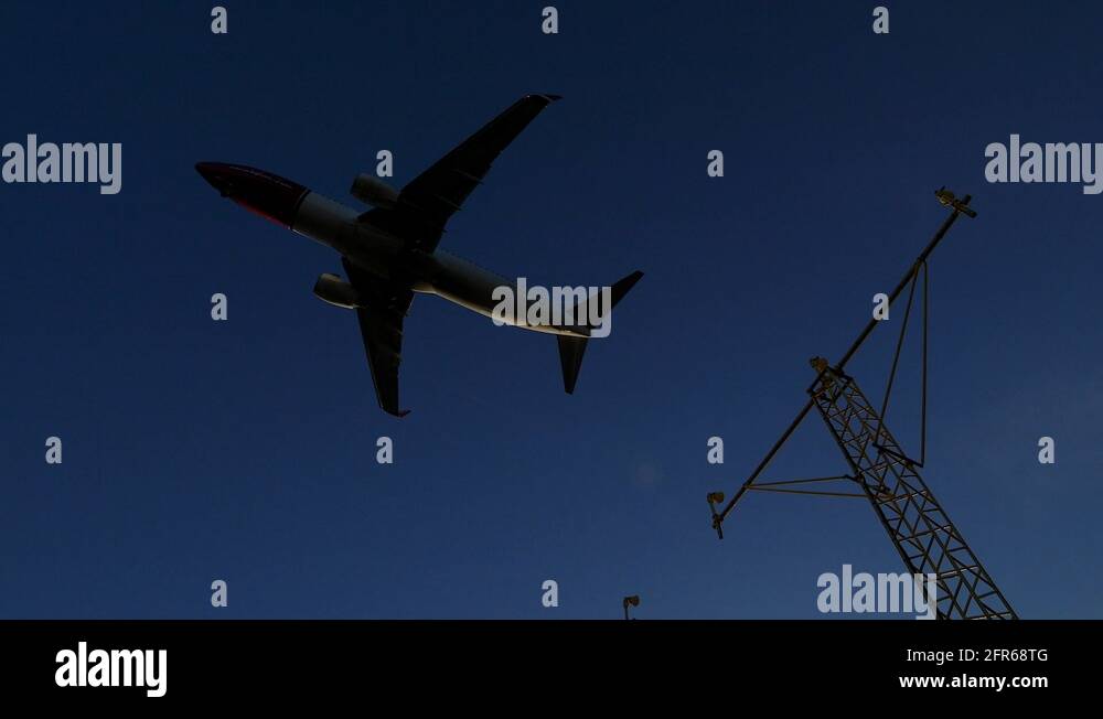 Overhead signals Stock Videos & Footage - HD and 4K Video Clips - Alamy