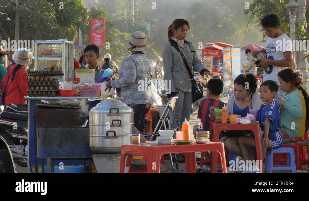 Busy food stall Stock Videos & Footage - HD and 4K Video Clips - Alamy