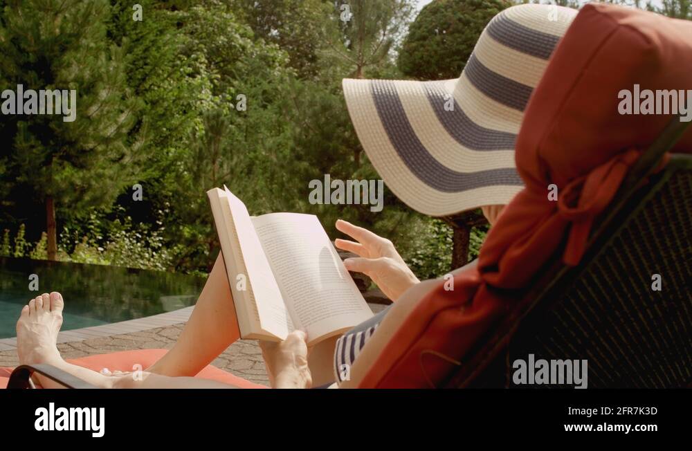 Poolside reading Stock Videos & Footage - HD and 4K Video Clips - Alamy