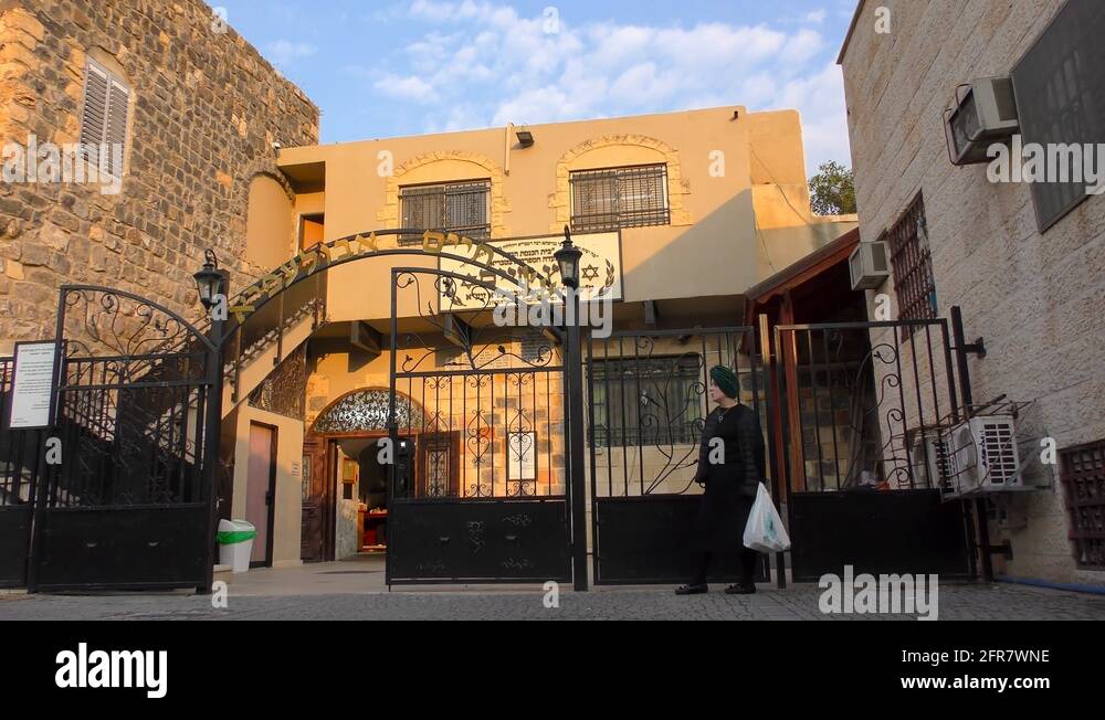 Sephardic synagogue Stock Videos & Footage - HD and 4K Video Clips - Alamy