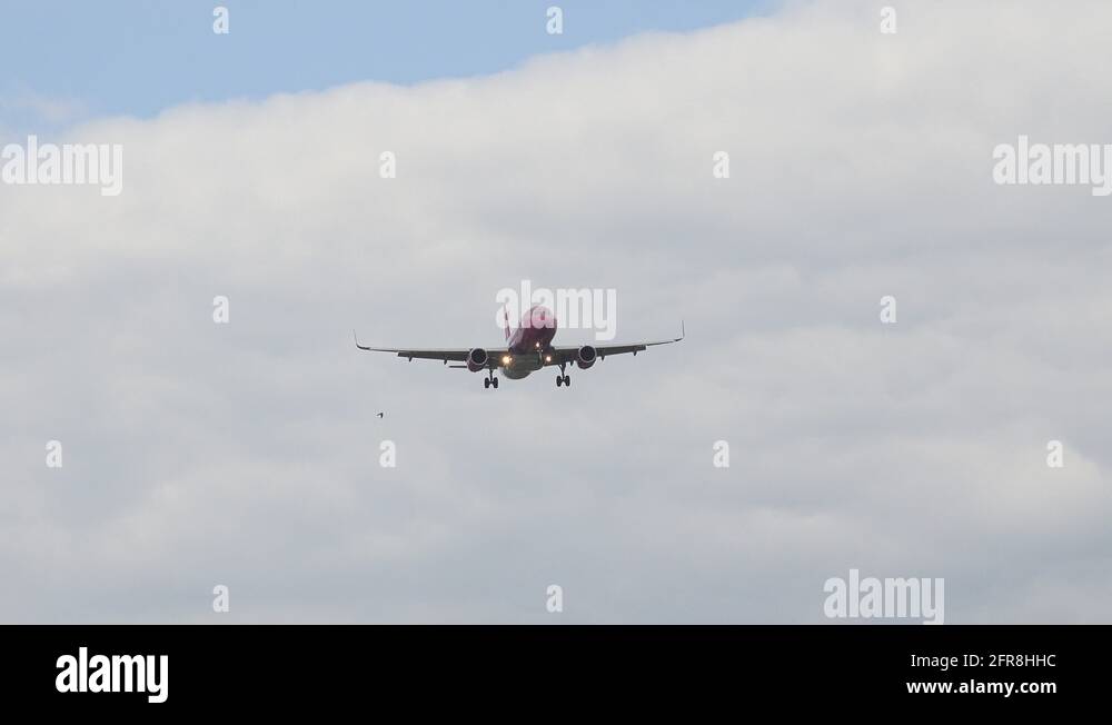 Safe aircraft landing Stock Videos & Footage - HD and 4K Video Clips ...