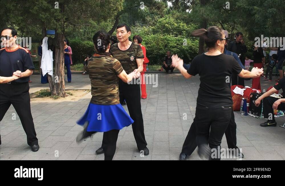 Outdoor dancing Stock Videos & Footage - HD and 4K Video Clips - Alamy