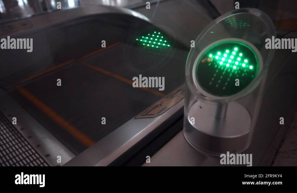 Traffic signal arrow Stock Videos & Footage - HD and 4K Video Clips - Alamy