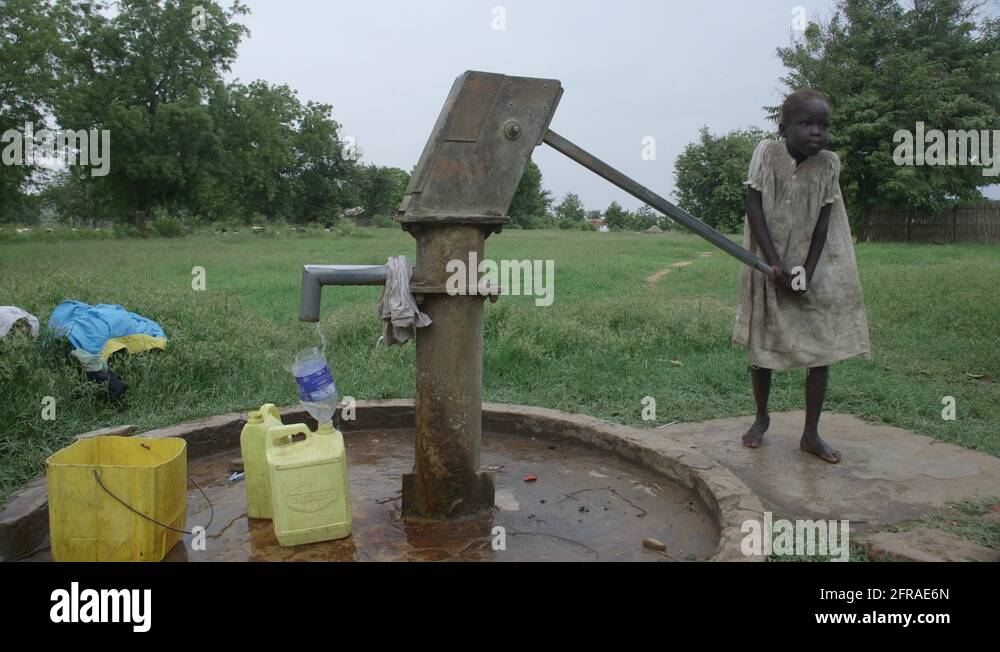 Girl Pumps Water From Well Stock Videos And Footage Hd And 4k Video Clips Alamy