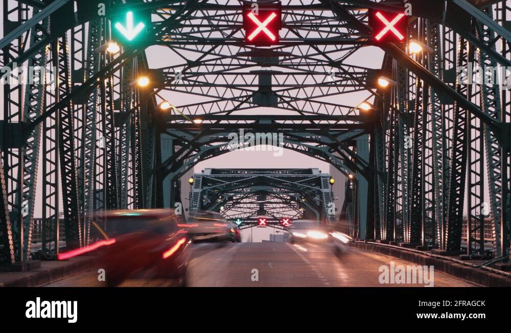 Time signals Stock Videos & Footage - HD and 4K Video Clips - Alamy