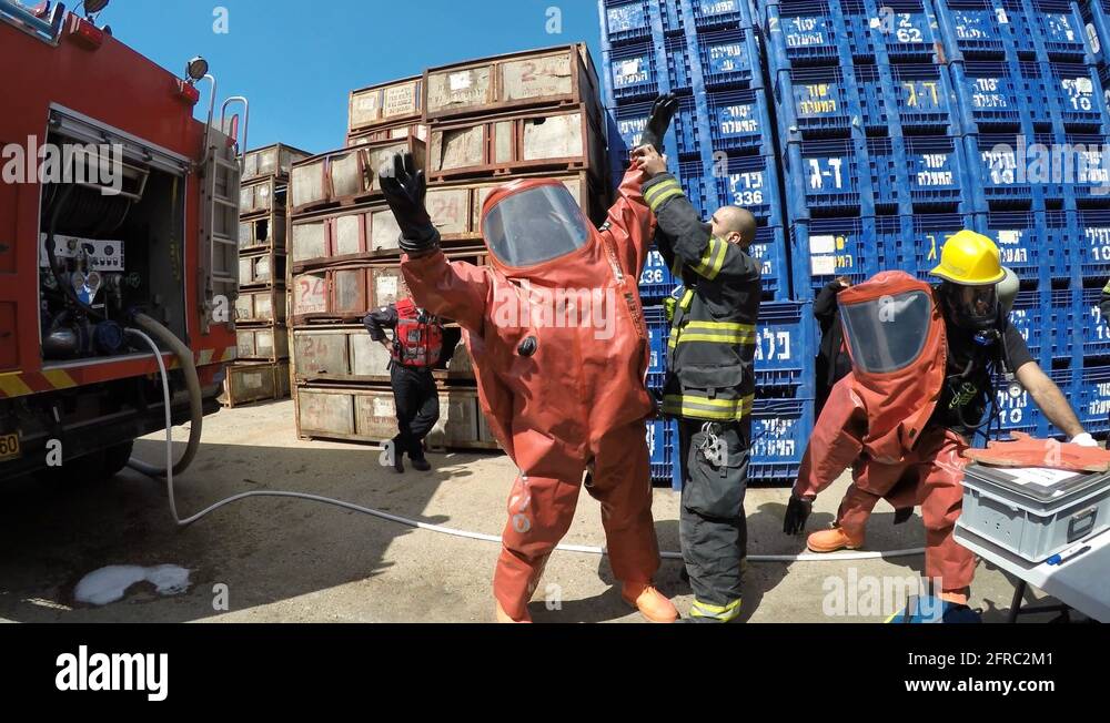 Scba mask Stock Videos & Footage - HD and 4K Video Clips - Alamy