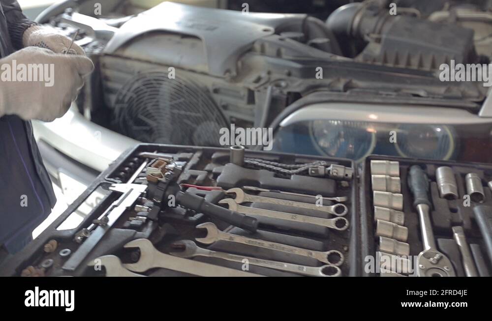 Mechanic with tools Stock Videos & Footage - HD and 4K Video Clips - Alamy