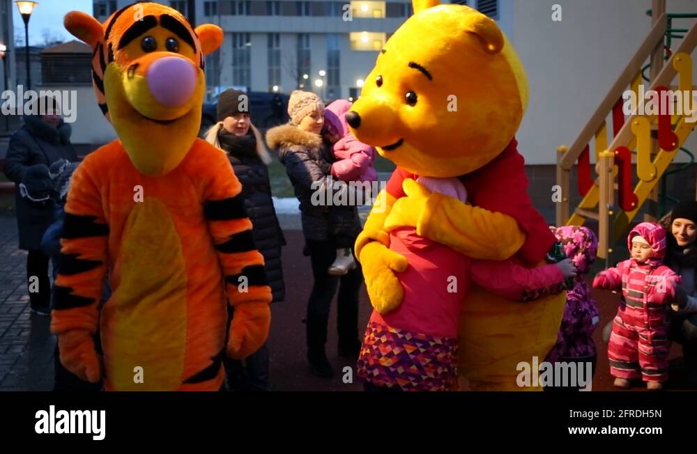 Winnie and tigger Stock Videos & Footage - HD and 4K Video Clips - Alamy