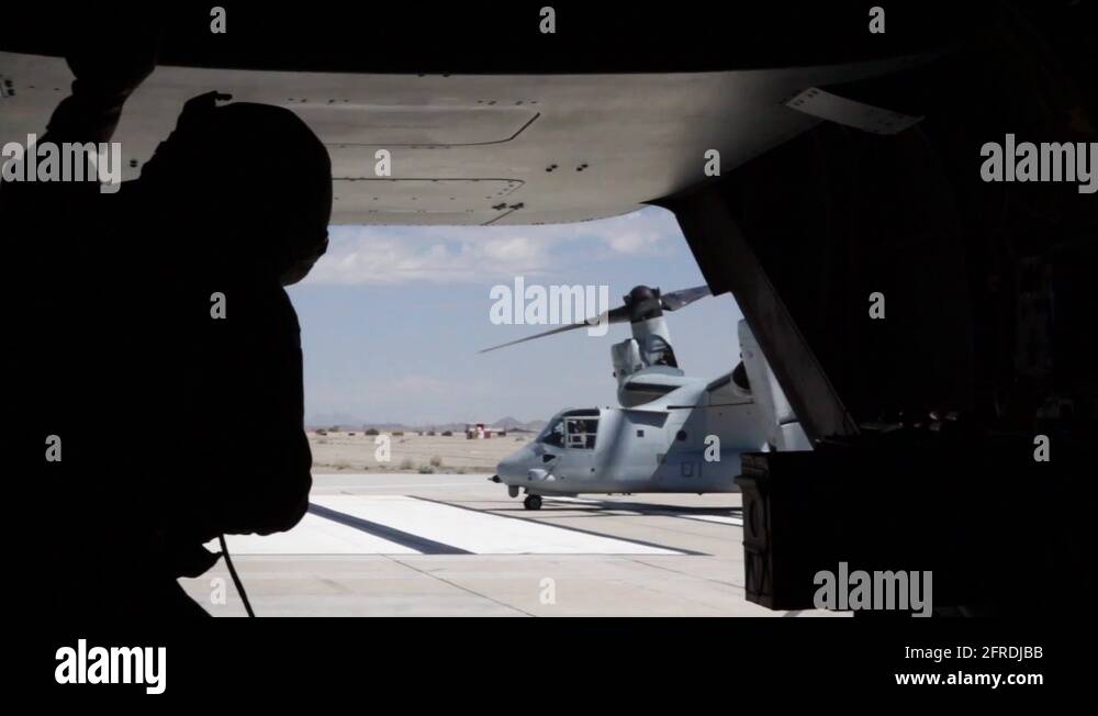 Aircraft roll in roll out Stock Videos & Footage - HD and 4K Video ...