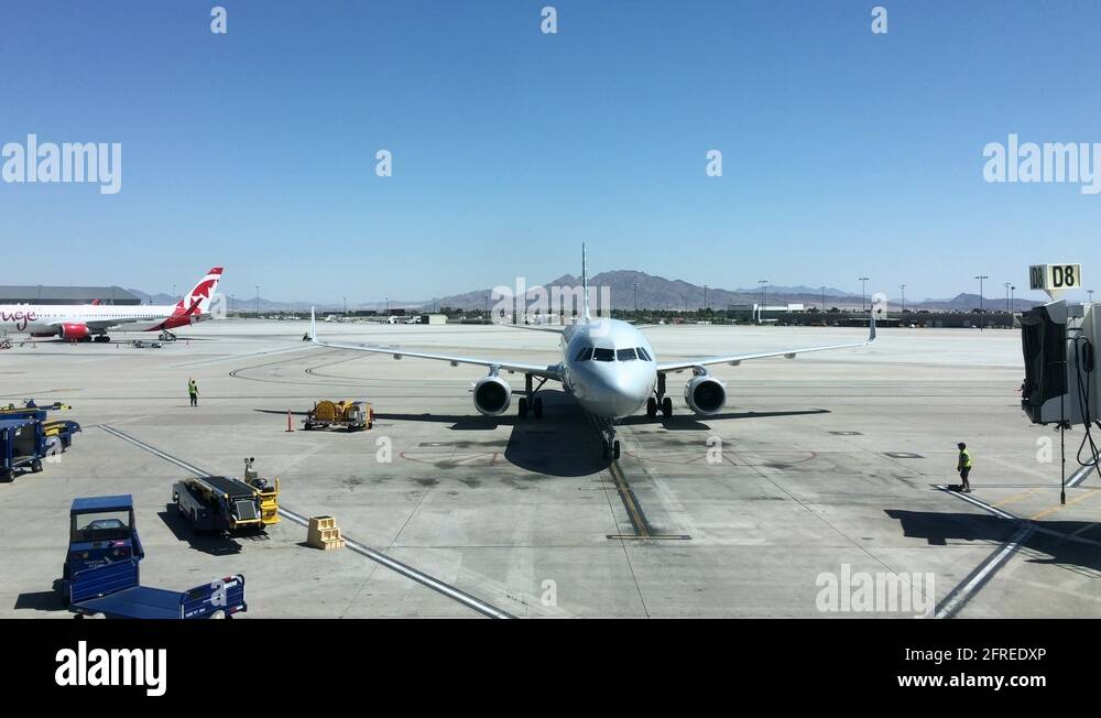 Airplane entering to deboard at terminal gate McCarran Airport 4k Stock ...