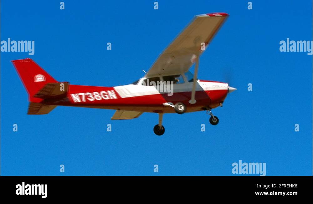 Cessna 172 Take Off ECU Stock Video Footage - Alamy