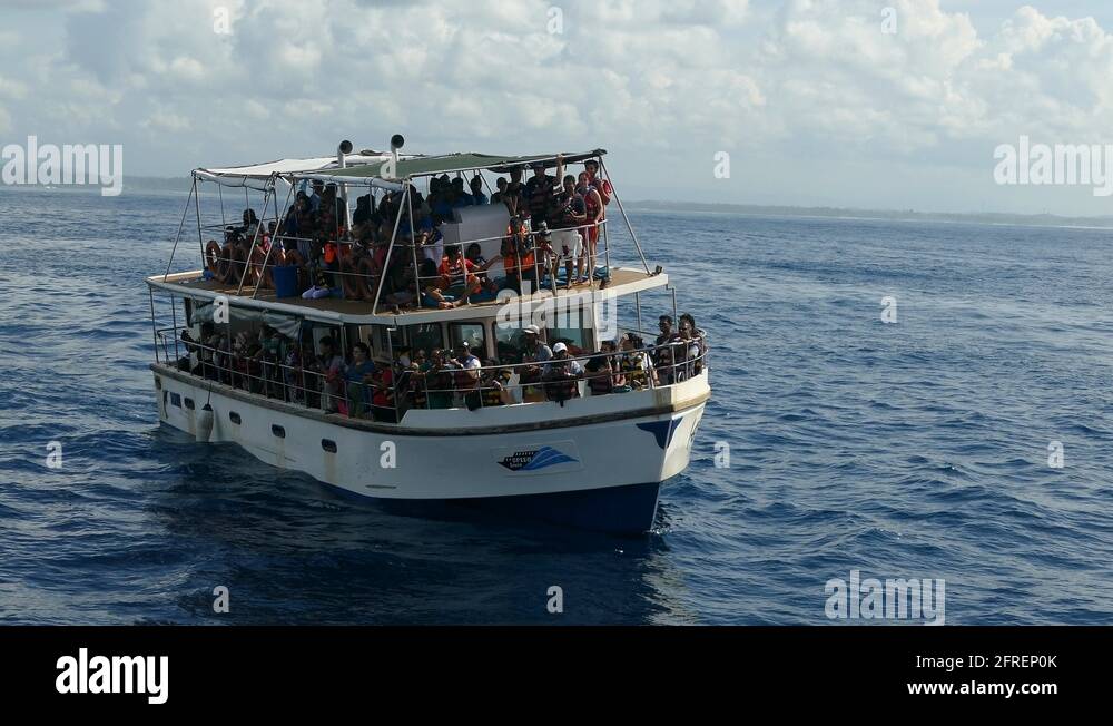 Crowd watching boat Stock Videos & Footage - HD and 4K Video Clips - Alamy