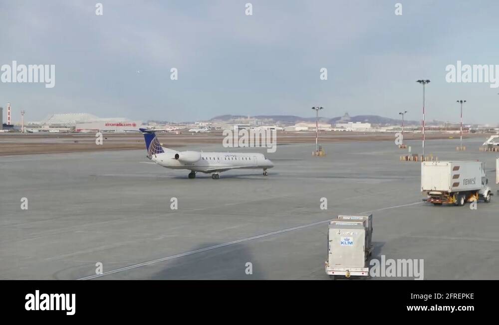 United airlines ramp service Stock Videos & Footage - HD and 4K Video ...