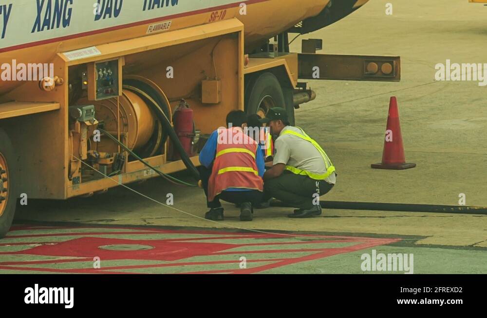 Plane fuel check Stock Videos & Footage - HD and 4K Video Clips - Alamy