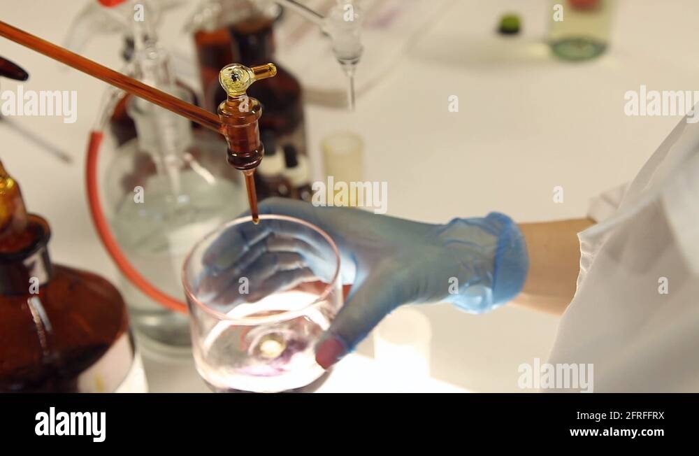 Scientist with flask Stock Videos & Footage - HD and 4K Video Clips - Alamy