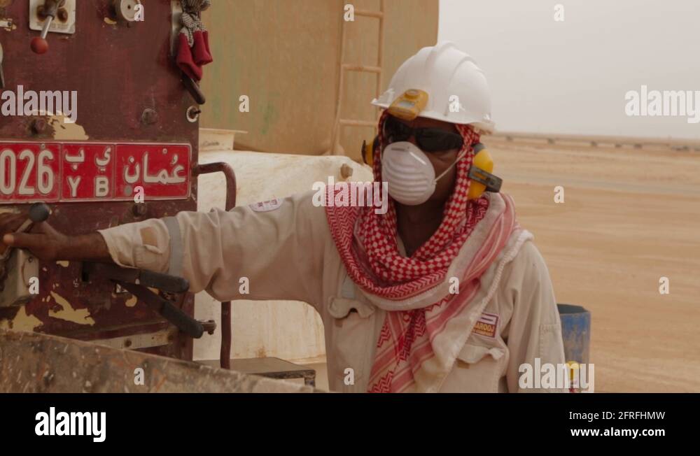 Oman oil rig Stock Videos & Footage - HD and 4K Video Clips - Alamy