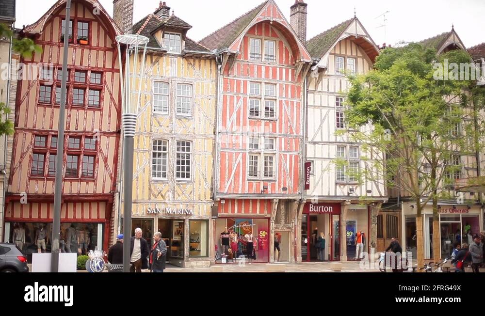Row shops exterior Stock Videos & Footage - HD and 4K Video Clips - Alamy