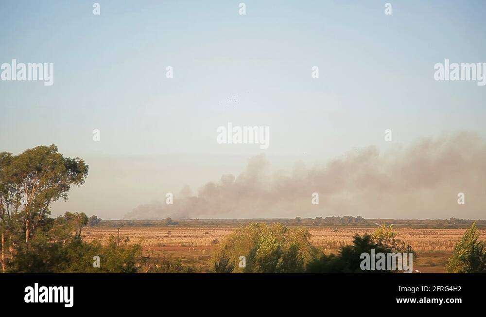 Plume smoke distance Stock Videos & Footage - HD and 4K Video Clips - Alamy