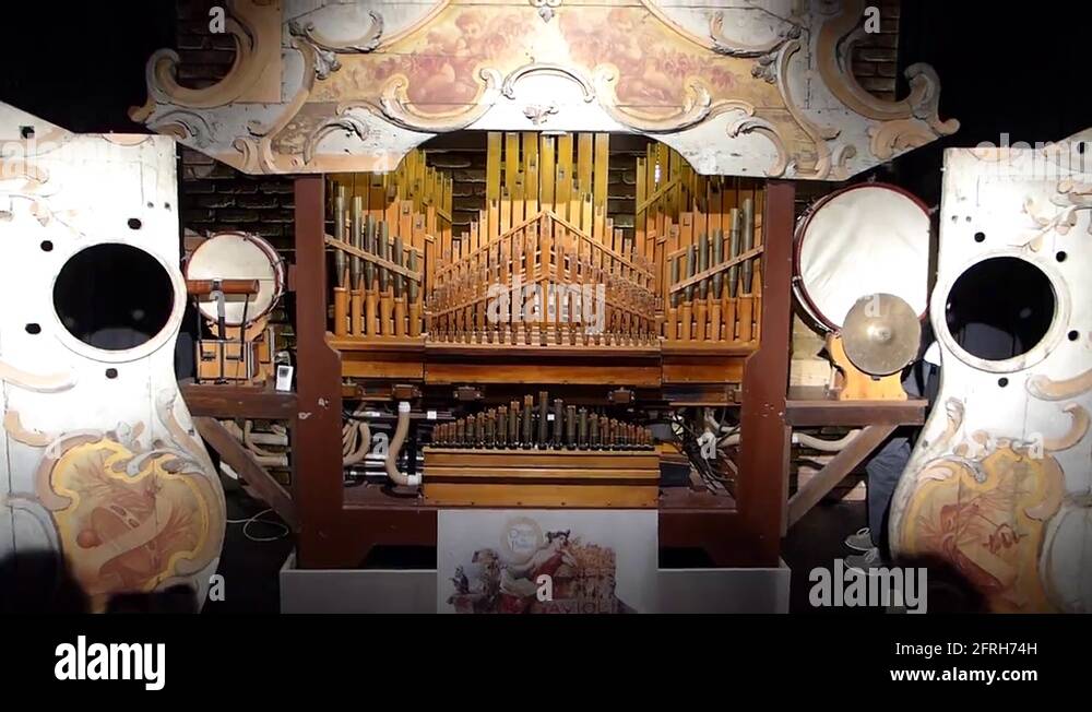 Pipe organ music Stock Videos & Footage - HD and 4K Video Clips - Alamy