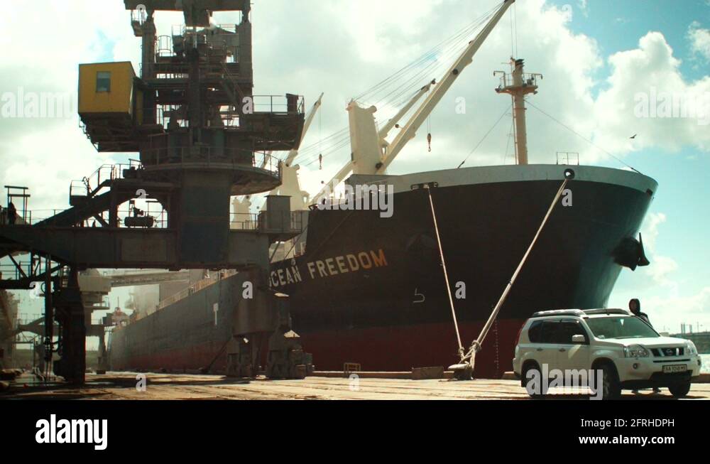 Grain ship loading Stock Videos & Footage - HD and 4K Video Clips - Alamy