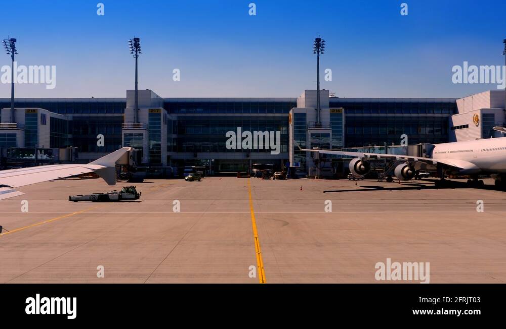 Tarmac vehicles Stock Videos & Footage - HD and 4K Video Clips - Alamy