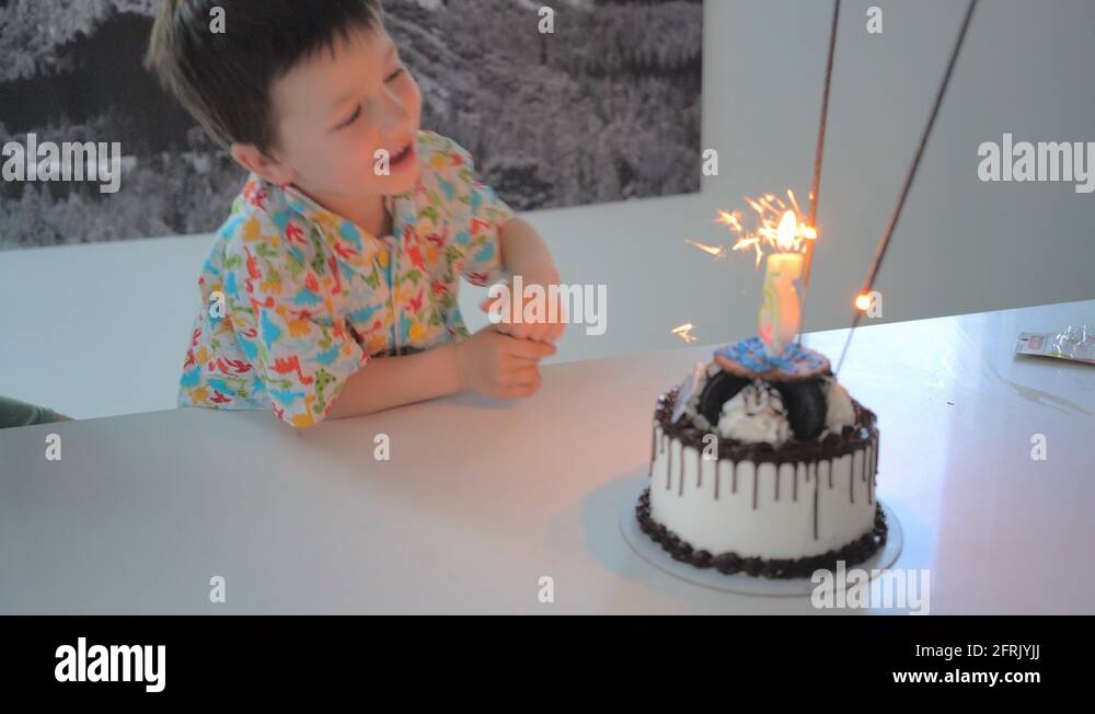 Kid birthday cake Stock Videos & Footage - HD and 4K Video Clips - Alamy