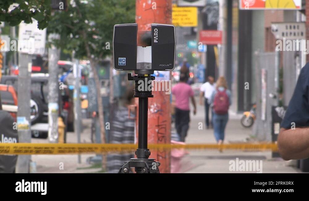 Police officers at shooting murder and crime scene in downtown Toronto ...