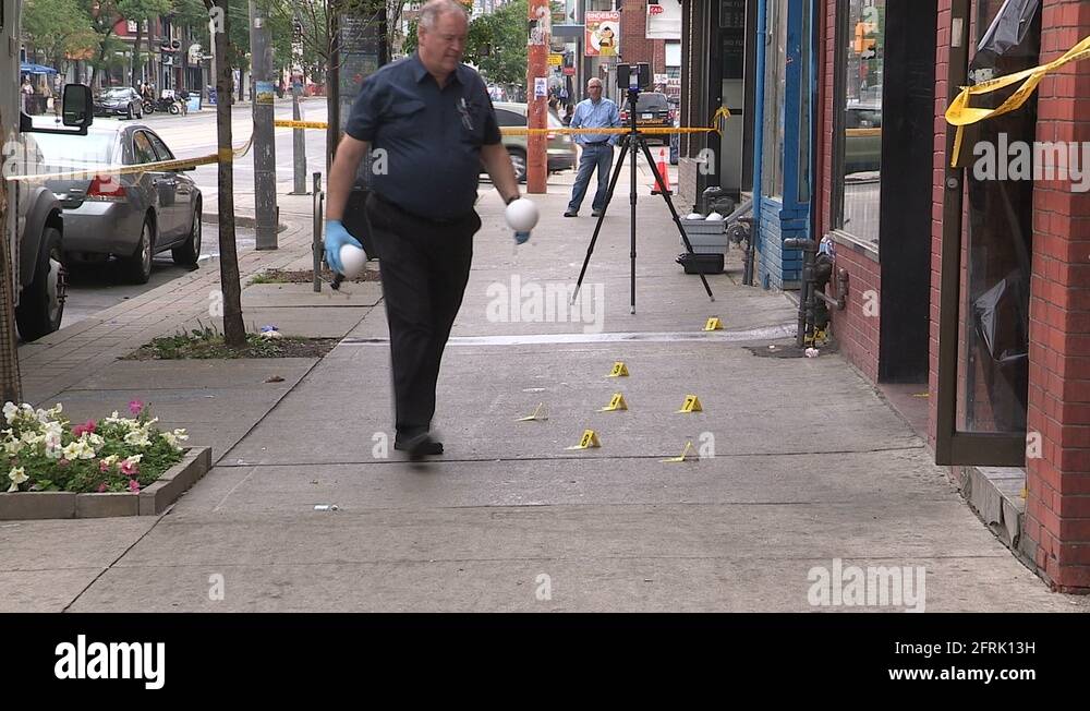 Police officers at shooting murder and crime scene in downtown Toronto ...