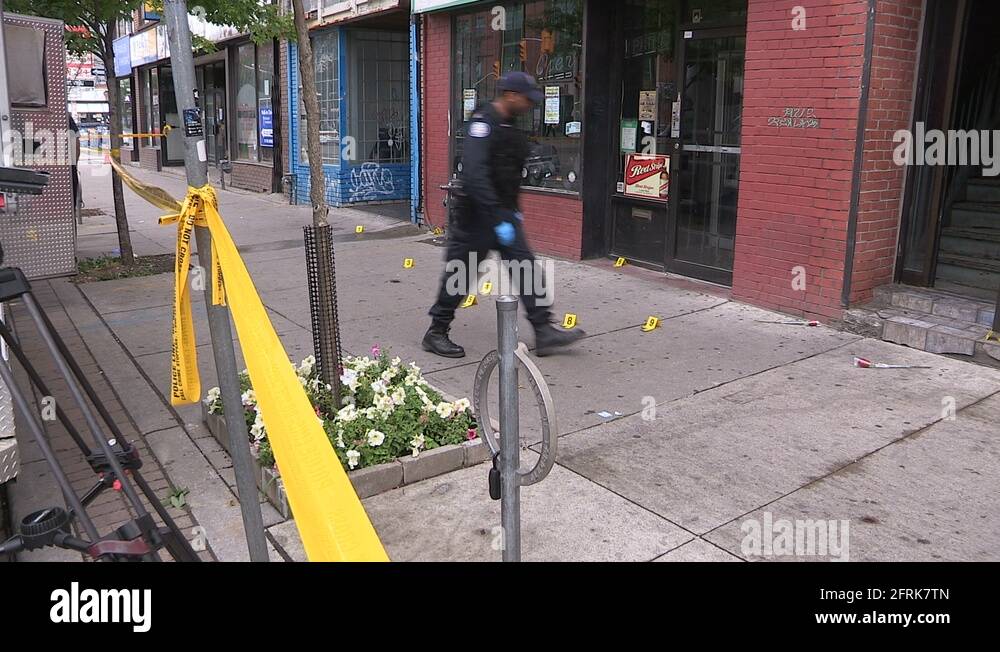 Police officers at shooting murder and crime scene in downtown Toronto ...