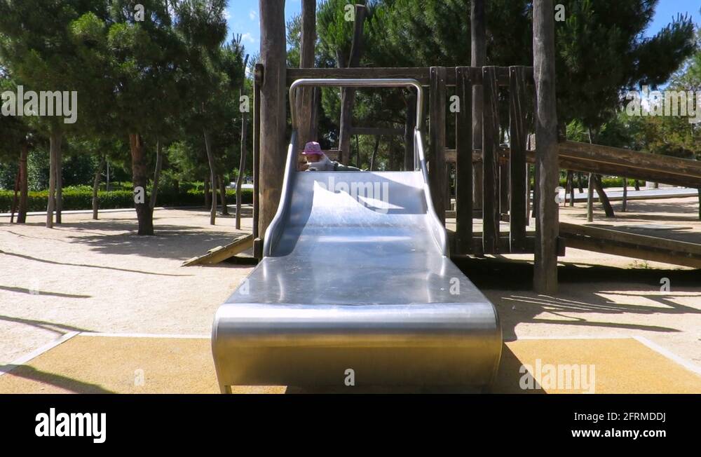 Toboggan hat Stock Videos & Footage - HD and 4K Video Clips - Alamy