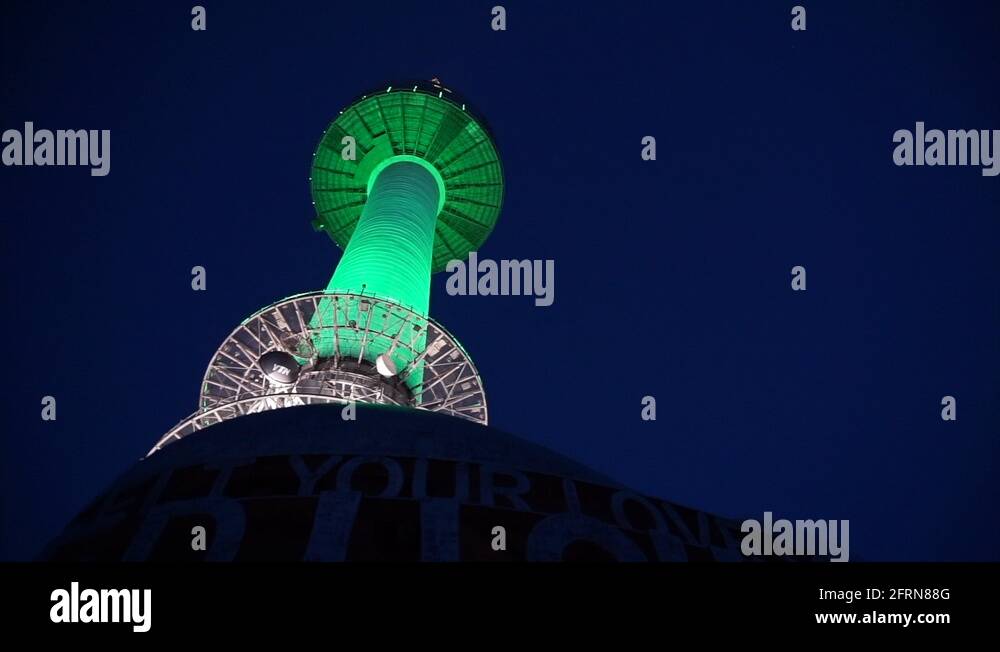 N Seoul tower, Namsan tower at night. Tourist love lock landmark spot ...