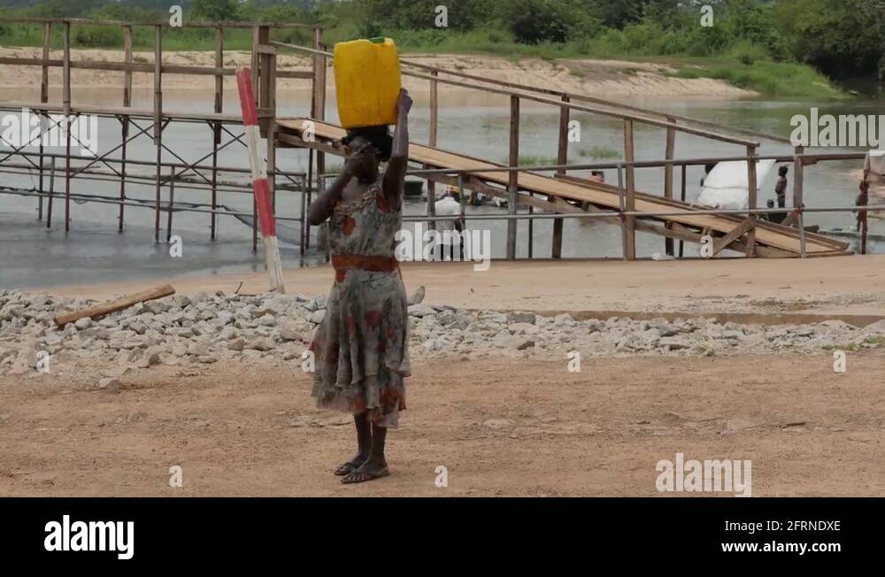 Women carry water head Stock Videos & Footage - HD and 4K Video Clips ...