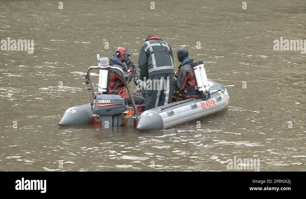 Floating dingy Stock Videos & Footage - HD and 4K Video Clips - Alamy