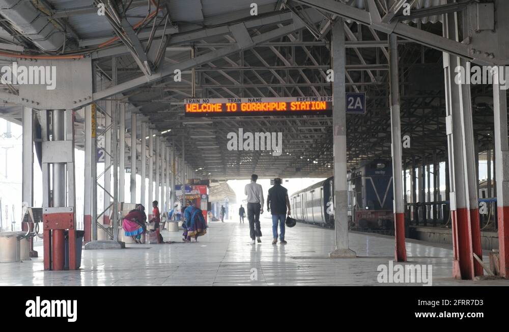 Train platform india Stock Videos & Footage - HD and 4K Video Clips - Alamy