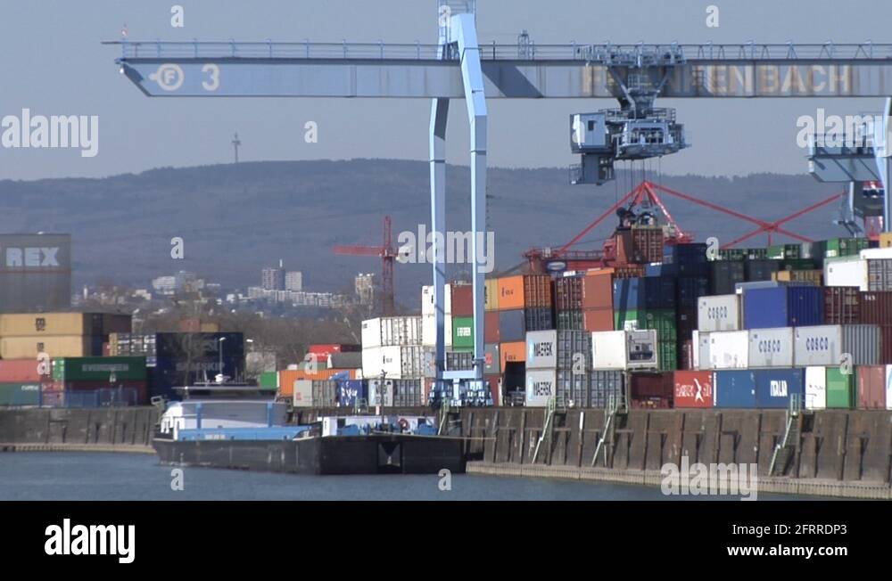 Ship unloading crane Stock Videos & Footage - HD and 4K Video Clips - Alamy