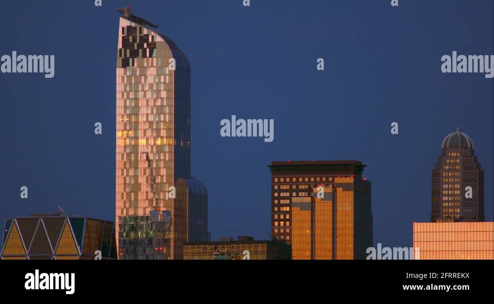 Curved skyscraper Stock Videos & Footage - HD and 4K Video Clips - Alamy