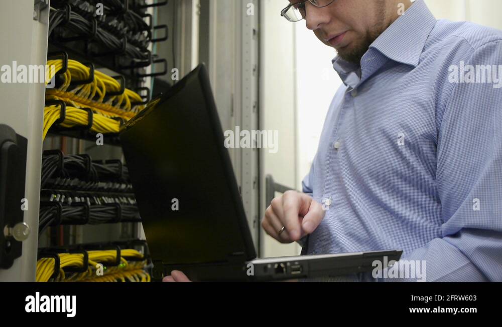 Broadband engineer Stock Videos & Footage - HD and 4K Video Clips - Alamy